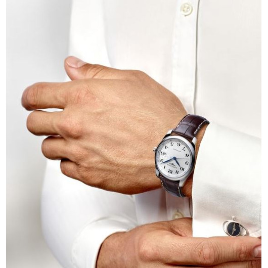 Deze Longines Master Collection L27934783 horloge is online te koop.